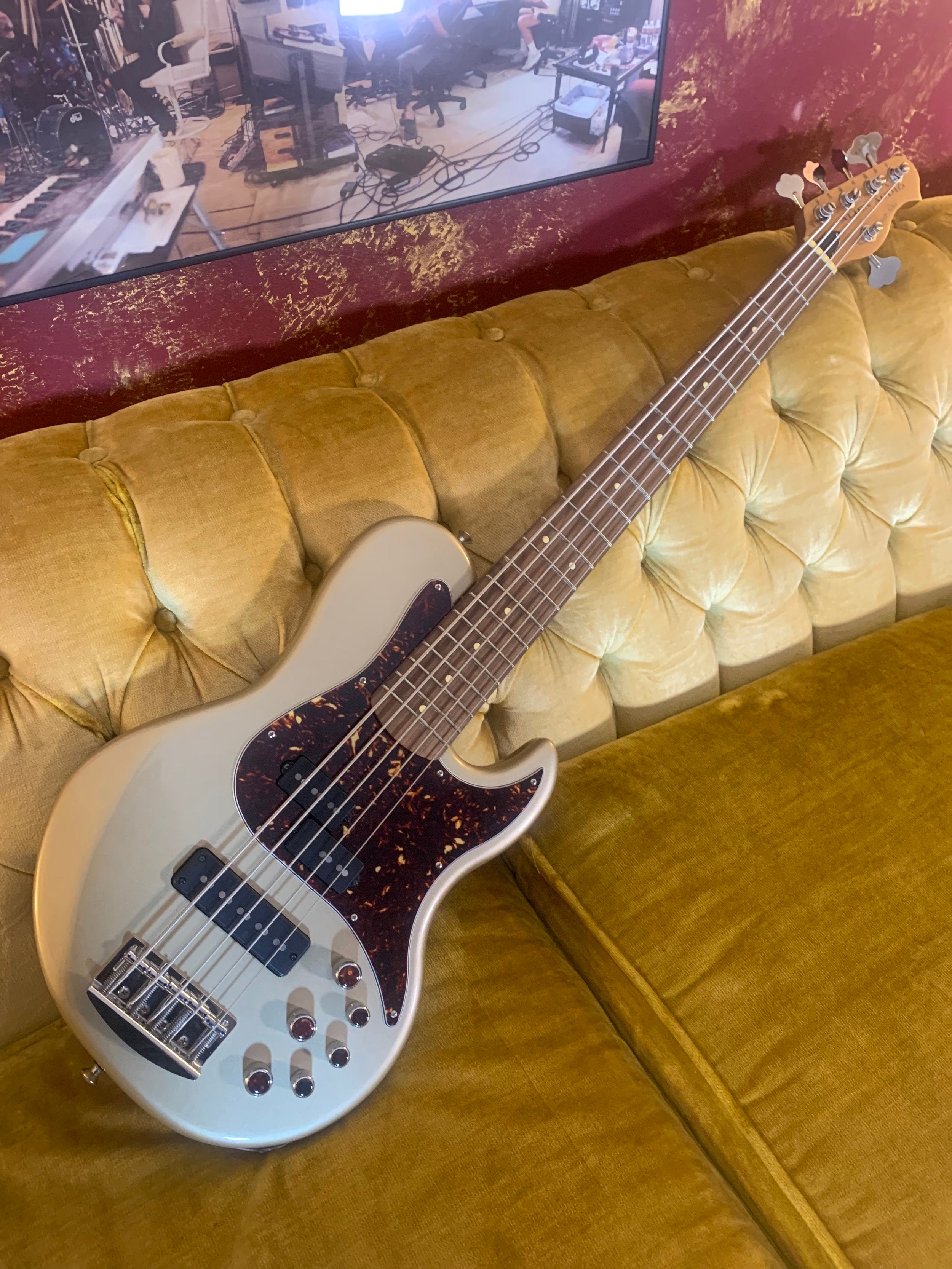 Alien Audio Lunar 5-String Bass, 34" Scale, Gold, w/bag - CK02200183 ...